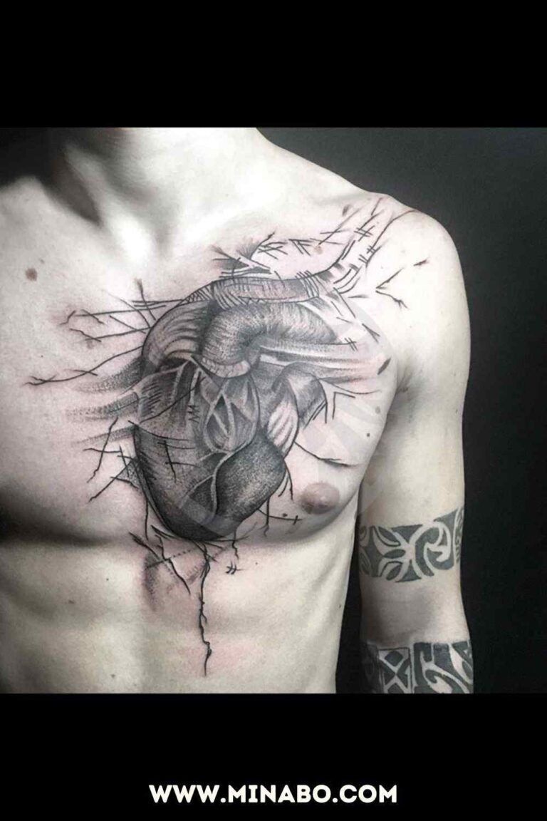 148 tatuajes para el pecho: diseños y significado para inspirarte